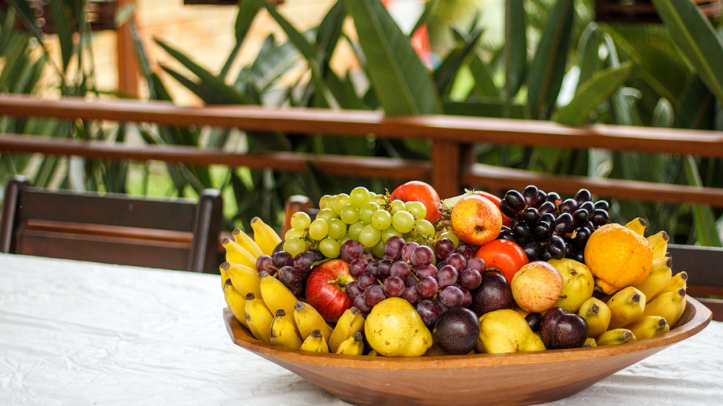 Fructele şi legumele mai au doar jumătate din valoarea nutritivă de ...